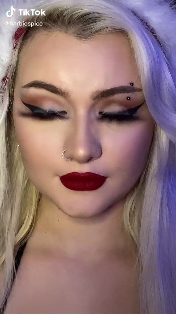 Beautiful Lowri Rose-Williams Shows Cosplay | sexyfilter.com