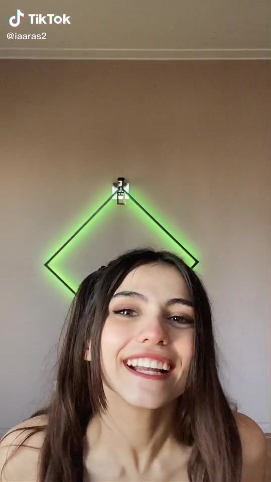 Beautiful Iaaras2 Shows Cleavage in Sexy Black Crop Top | sexyfilter.com