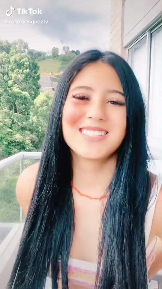 Cute Mafe Vásquez in Striped Crop Top | sexyfilter.com