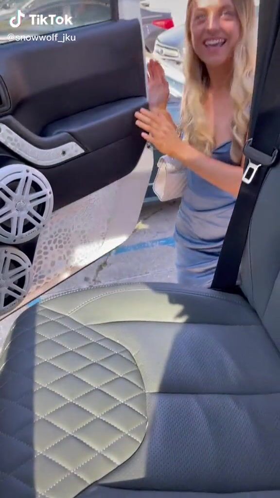 Sweetie Snowwolfjku Shows Cleavage In Grey Dress In A Car