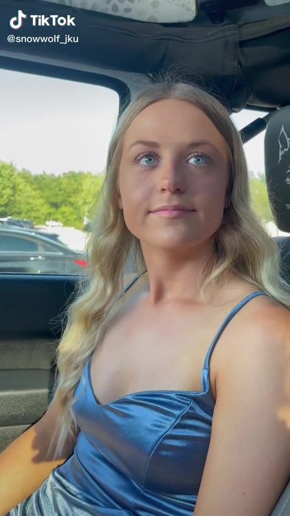 Sexy Snowwolfjku In Grey Dress In A Car