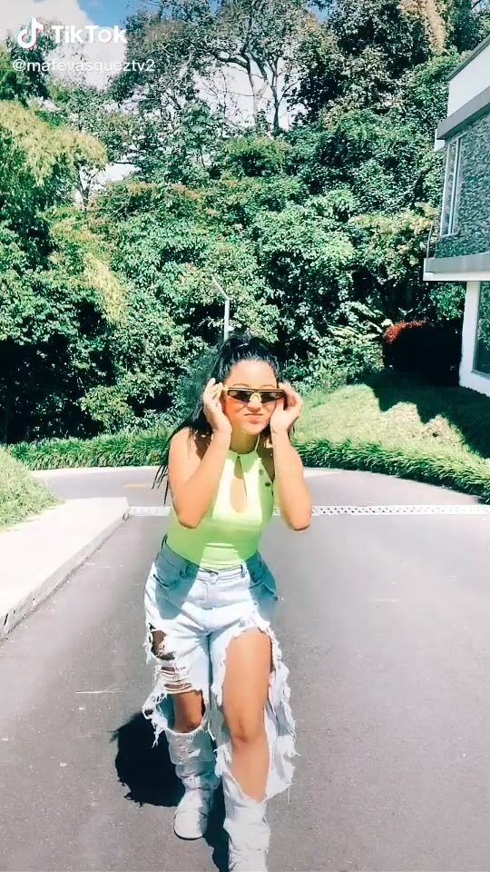 Cute Mafe Vásquez in Green Top | sexyfilter.com