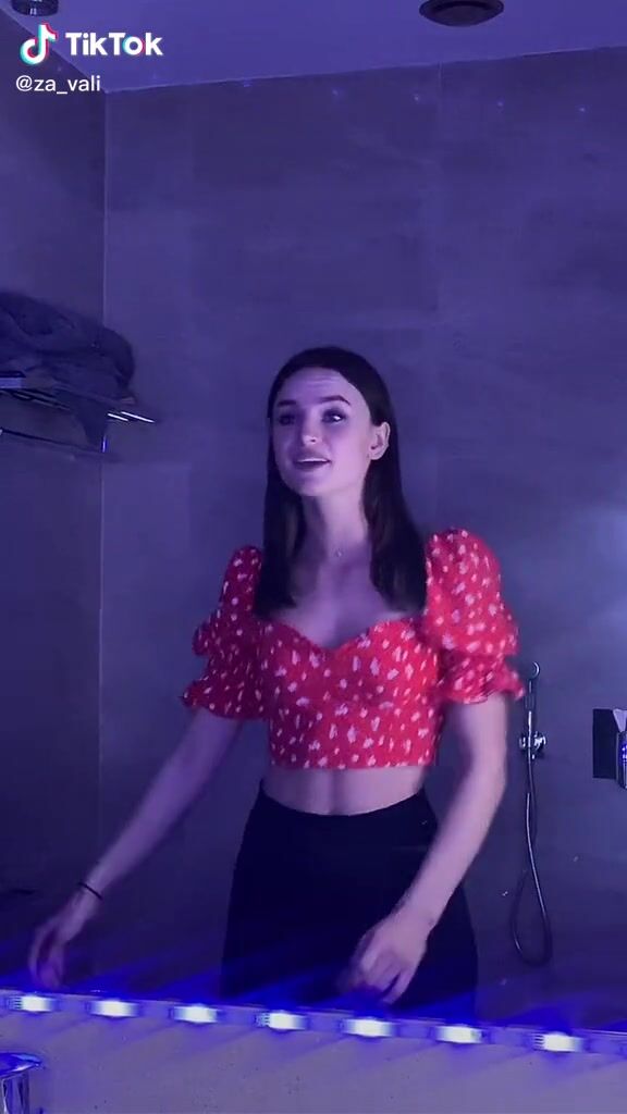 Hot Zava_ly in Floral Crop Top | sexyfilter.com