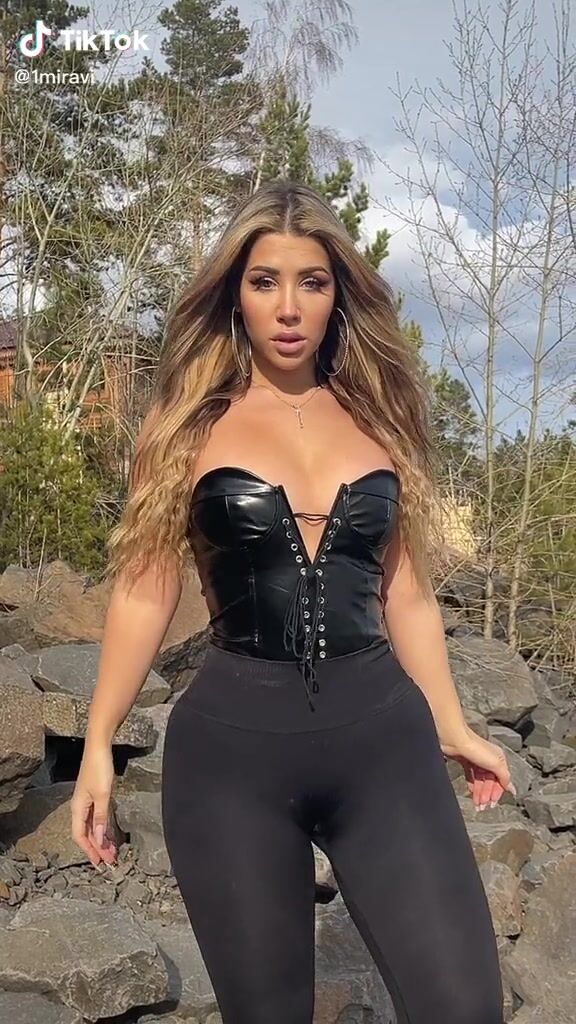 Sweetie MIRAVI Shows Butt | sexyfilter.com