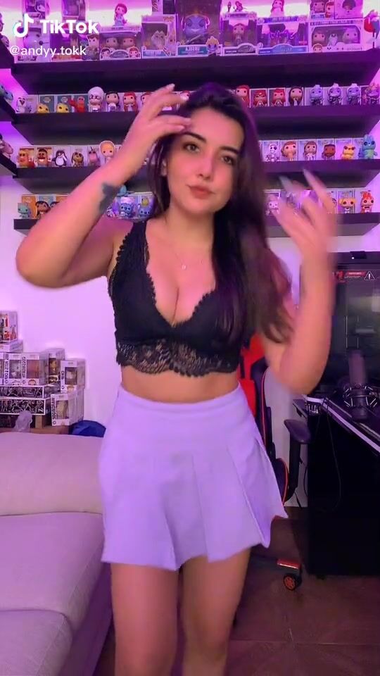 Beautiful Andyy Tok Shows Cleavage In Sexy Black Bra