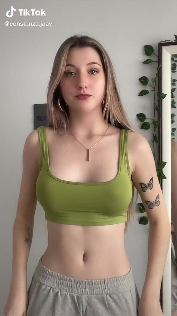 Sweetie Constanza Javiera Shows Cleavage in Green Crop Top | sexyfilter.com