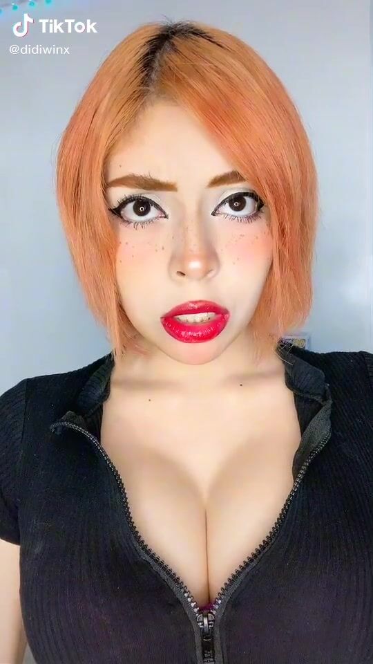 Beautiful Didi Shows Cleavage | sexyfilter.com