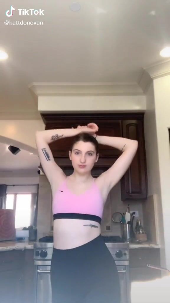 Sexy Katherine Donovan Shows Cleavage in Pink Sport Bra | sexyfilter.com