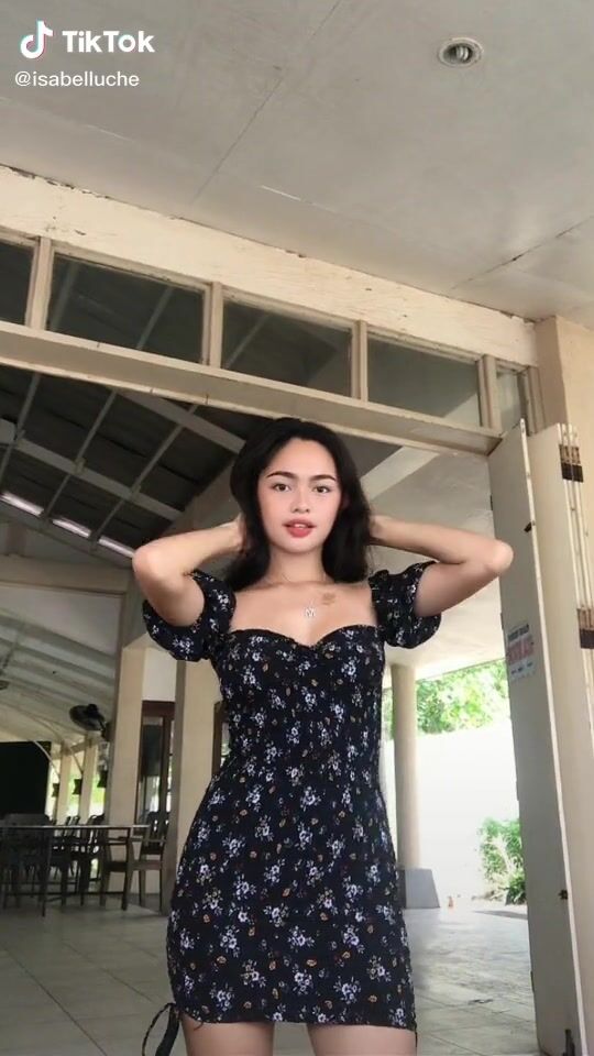 Hot Isabel Luche Shows Cleavage in Floral Dress | sexyfilter.com