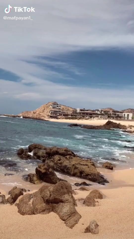 Cute Mafer Payan Shows Cleavage in Bikini | sexyfilter.com