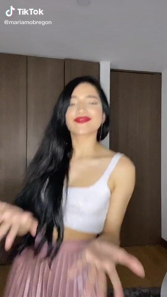 Fine Mariam Obregón In Sweet White Crop Top