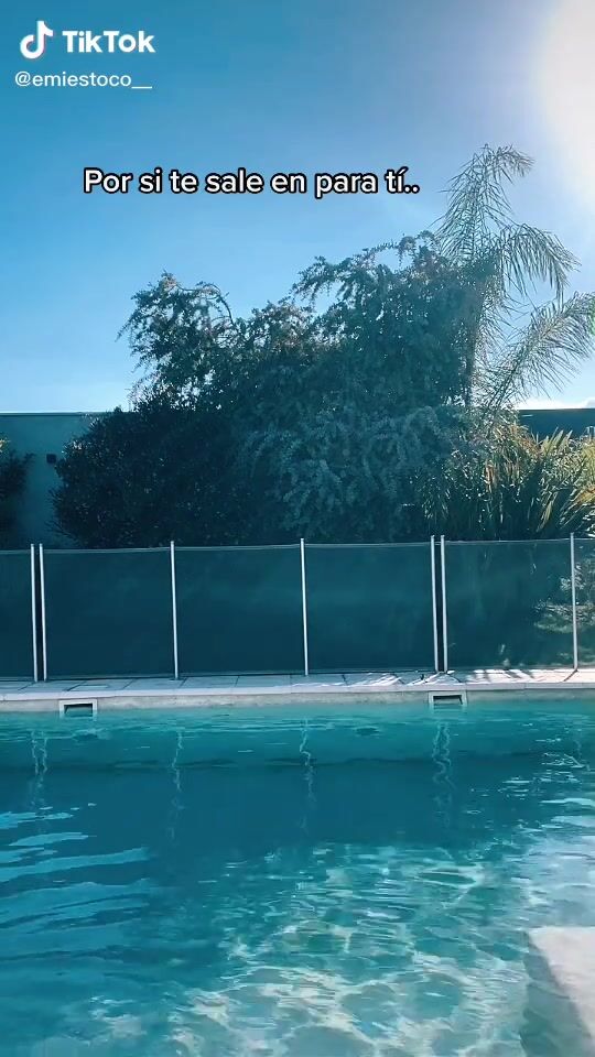 Emiestoco Shows Cleavage In Erotic Black Bikini At The Pool