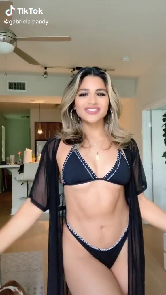 Dazzling Gabriela Bandy Shows Cleavage in Inviting Bikini | sexyfilter.com