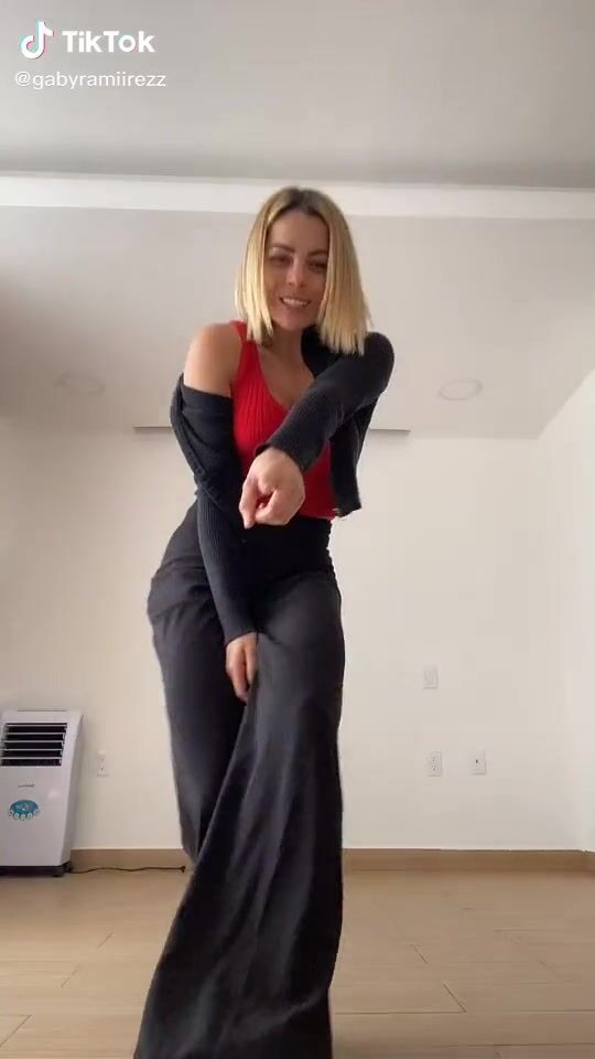 Sweetie Gabriela Ramírez Shows Cleavage In Red Crop Top