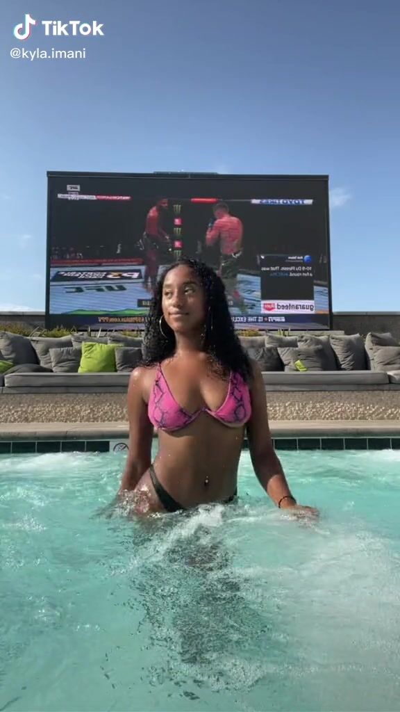Hot Kyla Imani Shows Cleavage in Bikini at the Pool | sexyfilter.com