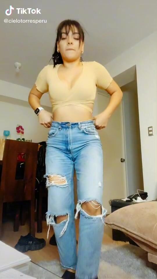 Sexy Cielo Torres Shows Cleavage In Beige Crop Top