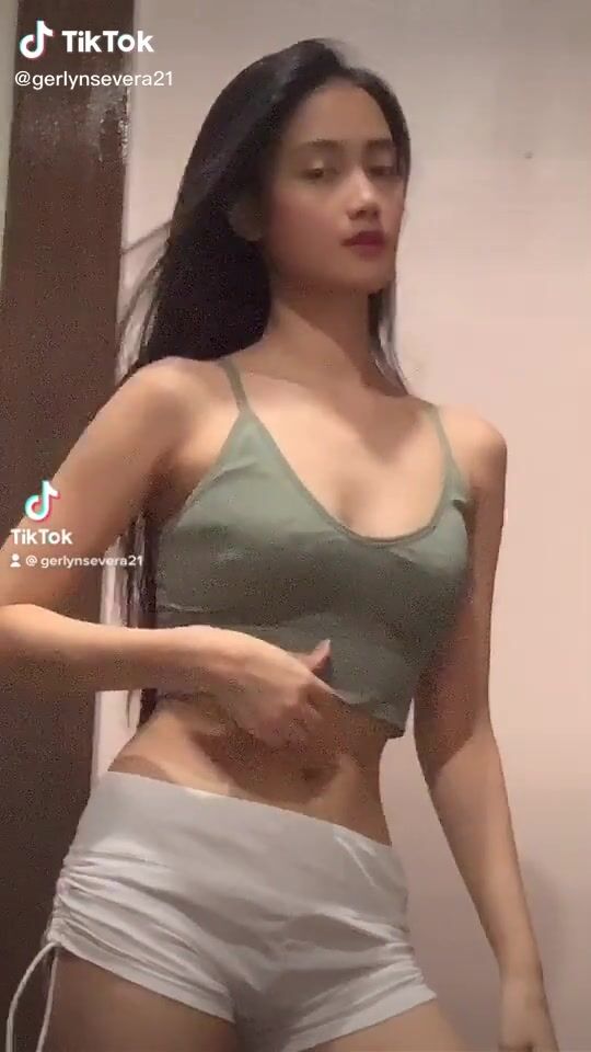 Pretty Gerlyn Severa Shows Cleavage in Green Crop Top | sexyfilter.com