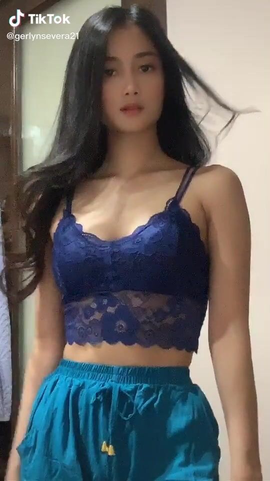 Alluring Gerlyn Severa Shows Cleavage in Erotic Blue Crop Top | sexyfilter.com