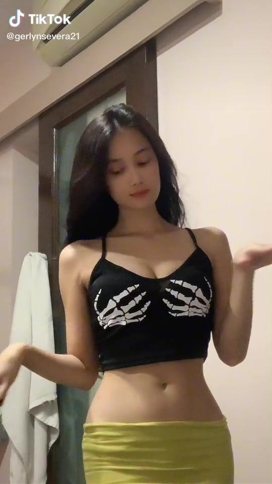 Hot Gerlyn Severa Shows Cleavage in Crop Top while doing Belly Dance | sexyfilter.com