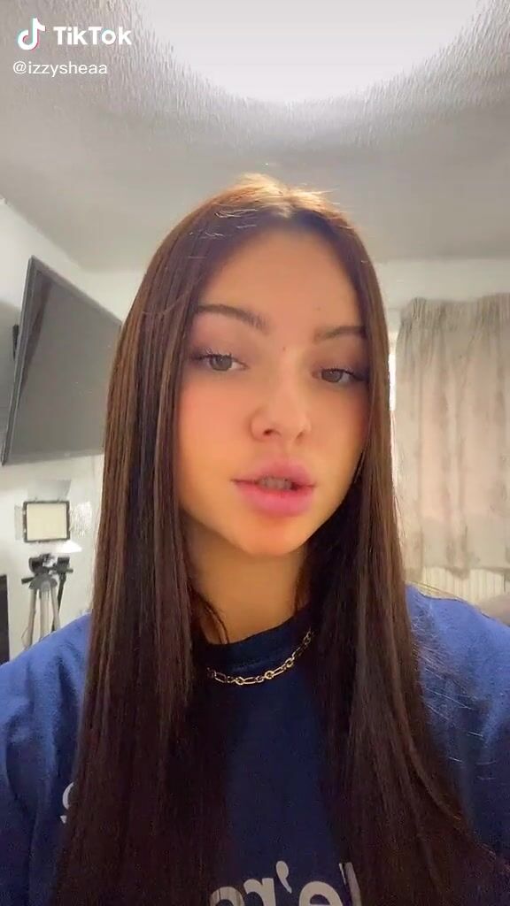 Beautiful Izzy Shea Shows Cleavage in Sexy Beige Crop Top | sexyfilter.com