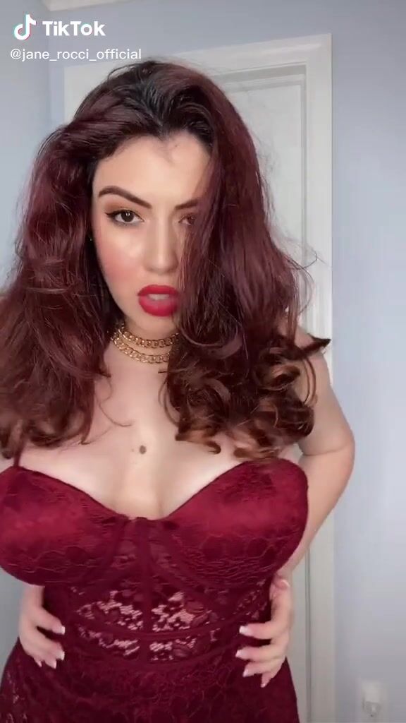Pretty Jane Rocci Shows Cleavage | sexyfilter.com