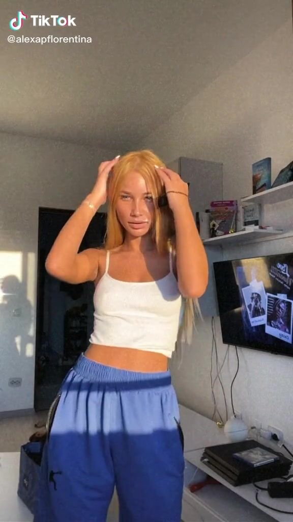 Sweetie Alexa Shows Cleavage In White Crop Top
