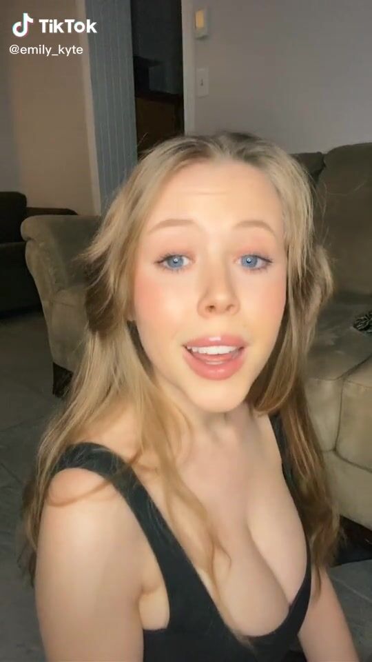 Lovely Emily_kyte Shows Cleavage | sexyfilter.com