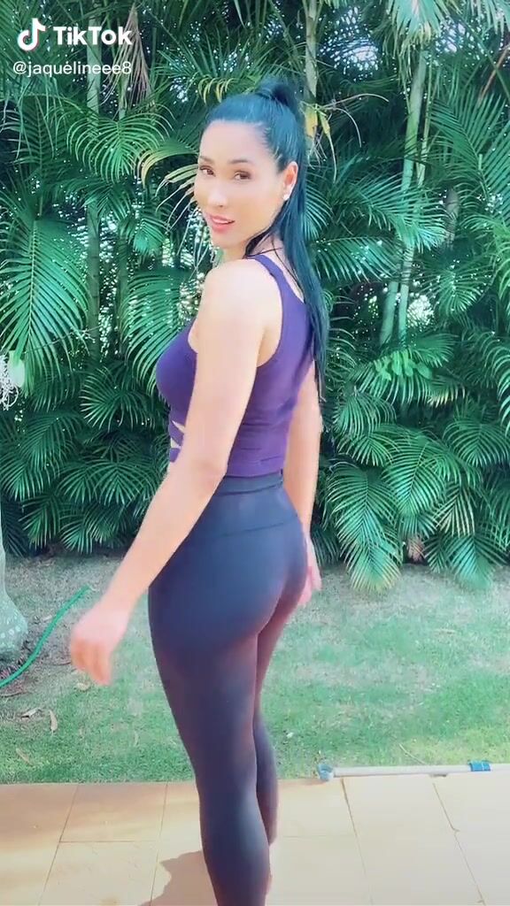 Sexy Jaqueline Shows Butt | sexyfilter.com