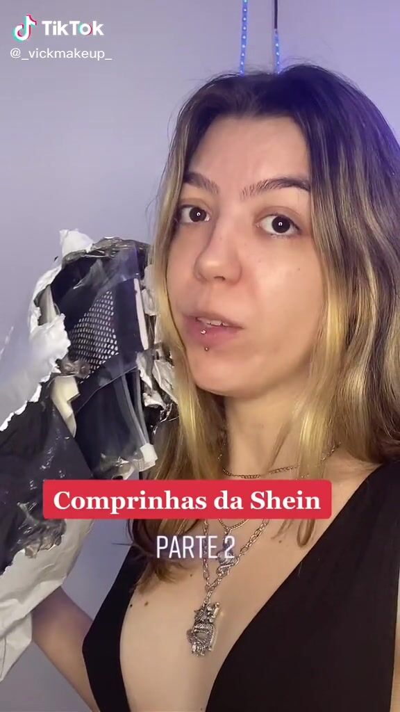 Sexy Vick Makeup Shows Cleavage | sexyfilter.com