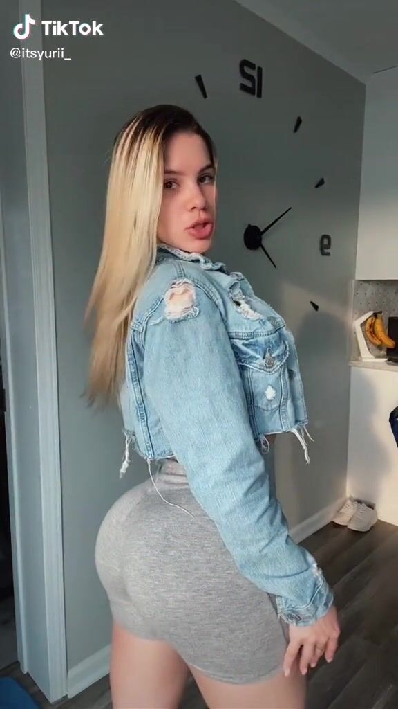 Sweetie Yuri Shows Big Butt | sexyfilter.com