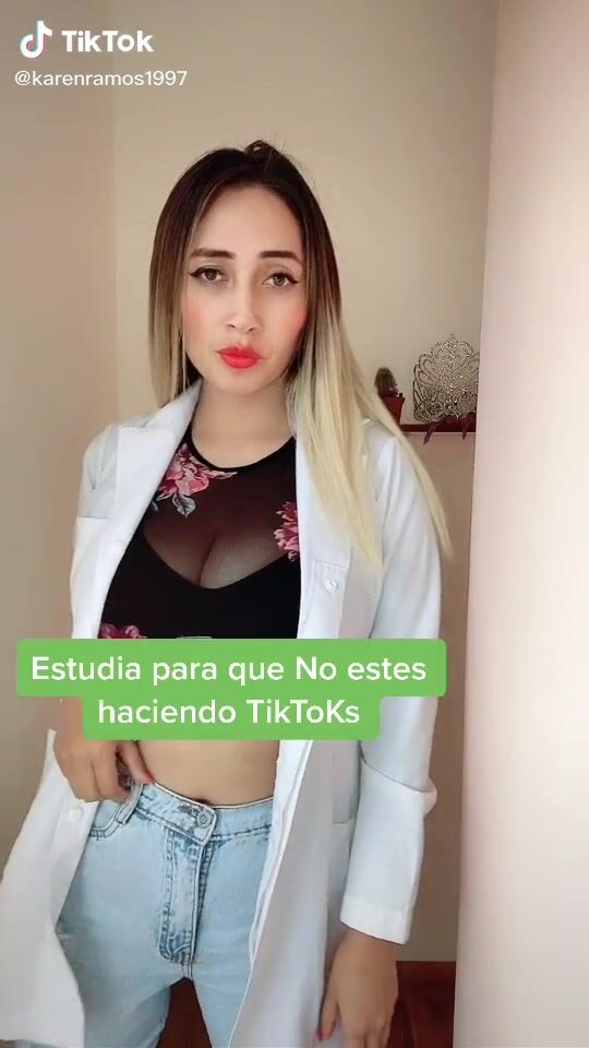 Karen Ramos Shows Cleavage in Sexy Floral Crop Top | sexyfilter.com