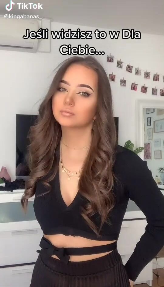 Sexy Kinga Banaś in Black Crop Top | sexyfilter.com