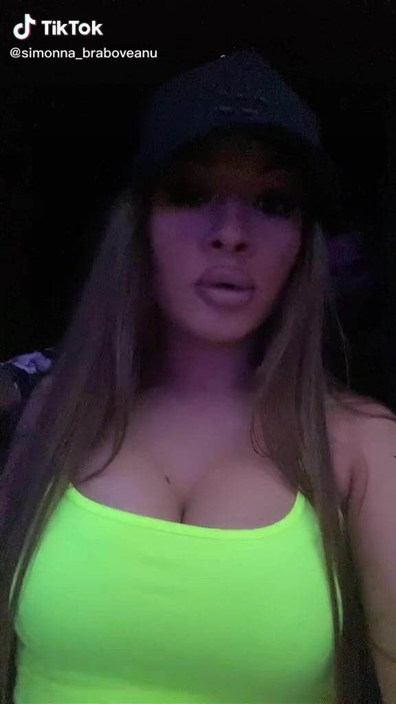 Breathtaking Simonna Braboveanu Shows Cleavage in Lime Green Crop Top | sexyfilter.com