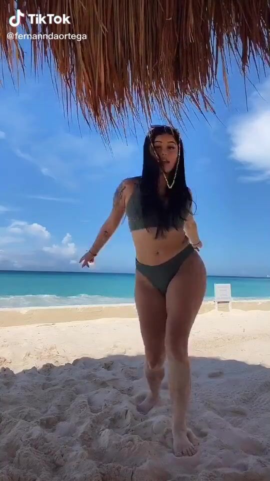 Sexy Fernanda Ortega Shows Big Butt at the Beach | sexyfilter.com