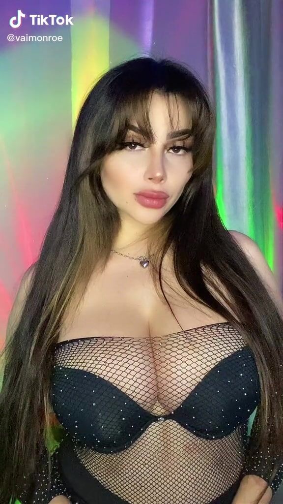 Dazzling Vai Monroe Shows Cleavage | sexyfilter.com