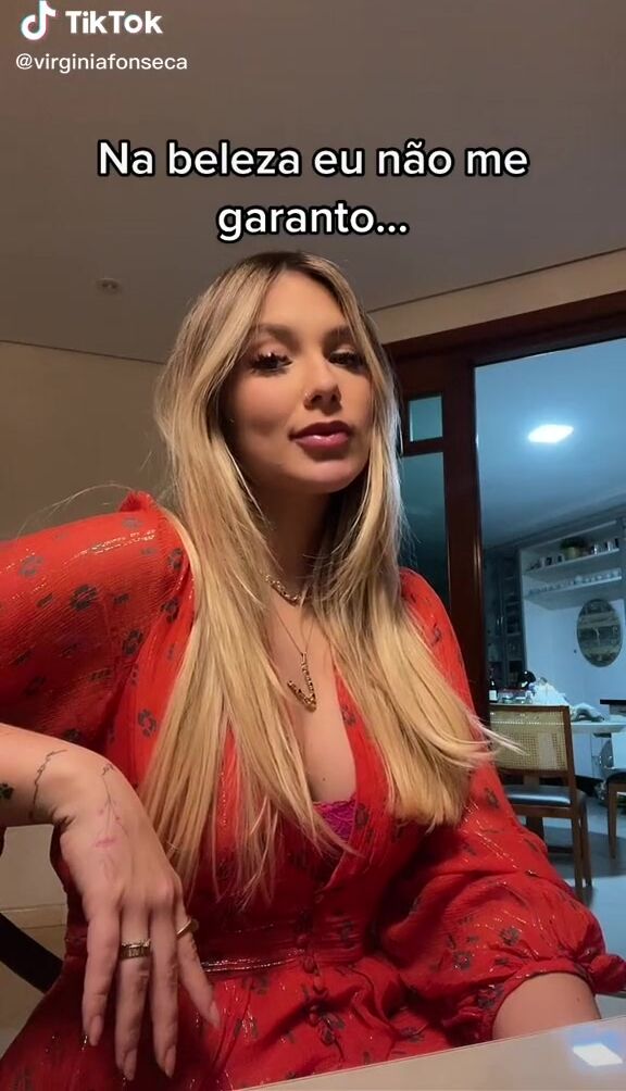 Sexy Virgínia Fonseca Shows Cleavage | sexyfilter.com